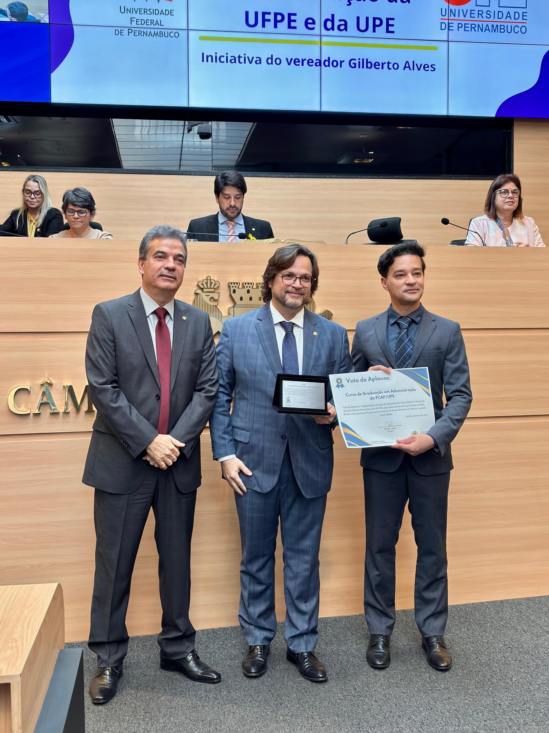 UPE recebe homenagem pelos 60 anos do curso de Administração da FCAP ...