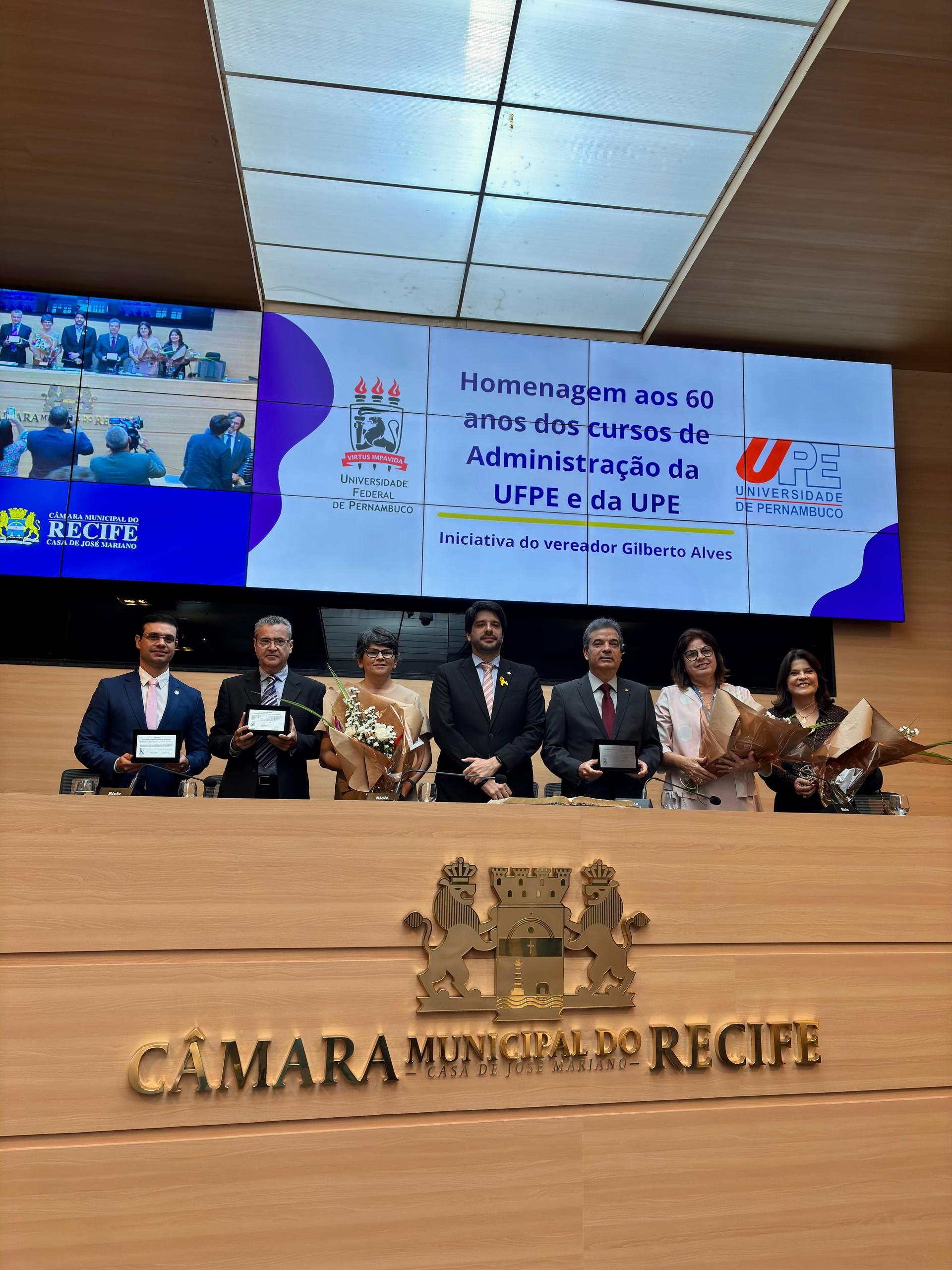 UPE recebe homenagem pelos 60 anos do curso de Administração da FCAP ...