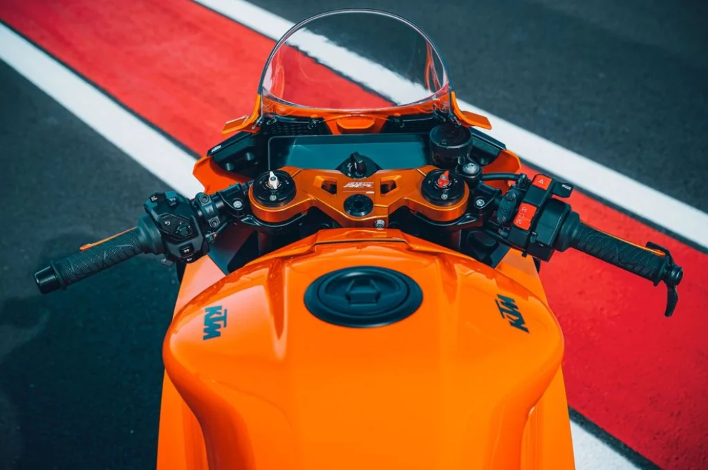 KTM 990 RC R 2026: nova supersport revelada - Grid Motors